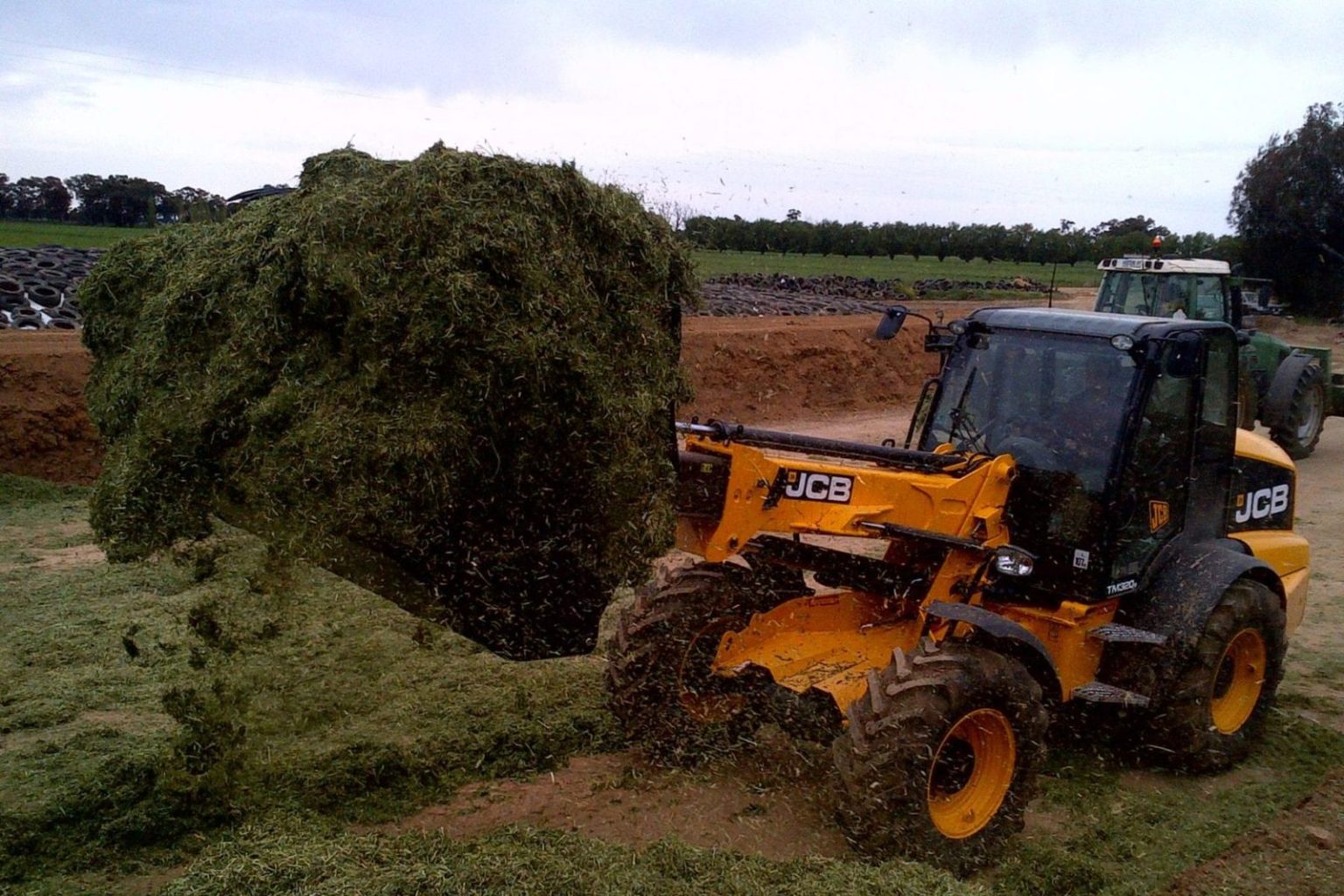 Silage Bucket Grapples | Streamline Your Operations